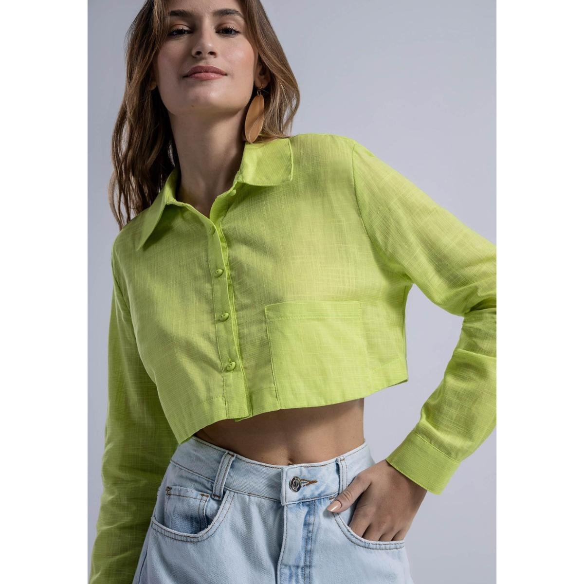 Blusa Manga Longa Cropped em Tecido Thige com Bolso - Verde | Netshoes