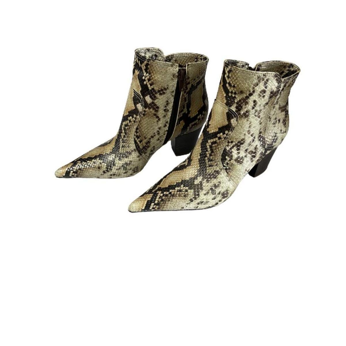 Bota Feminina Bico Fino Cano Curto Couro Salto 6 CM Cobra Creme ...