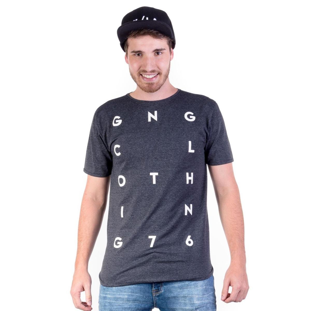 CAMISETA ALONGADA COM ESCRITOS GNG - Cinza | Netshoes