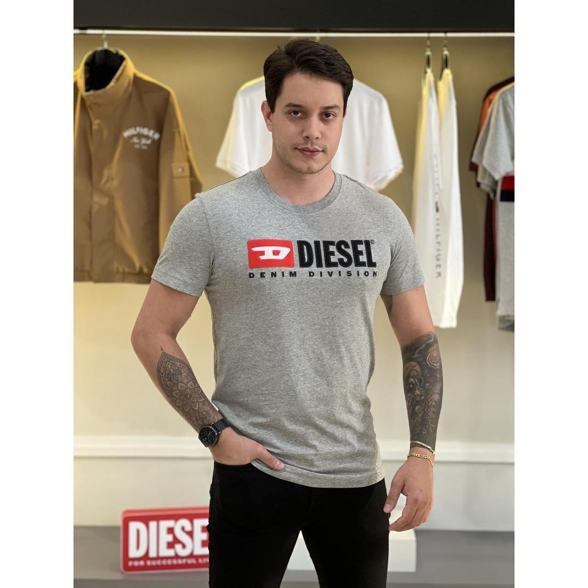 Camiseta Diesel Lettering Assinatura Frontal Bordado Relevo Masculino ...