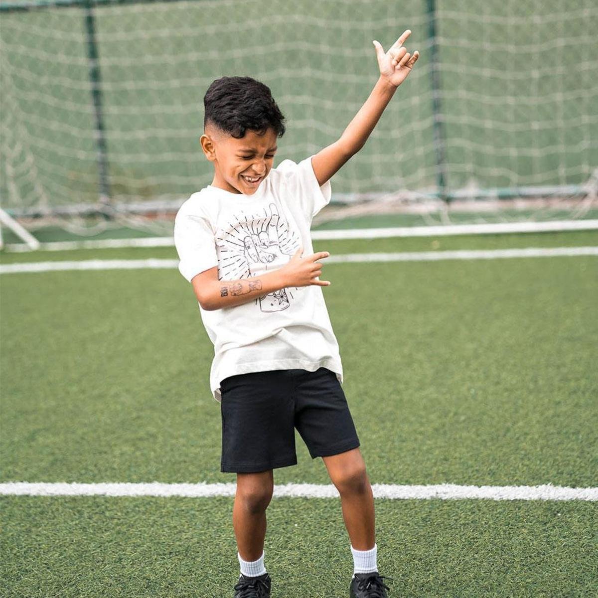 Camiseta Oversized Buh Kids Tattoo Dedo Off White - Branco | Netshoes