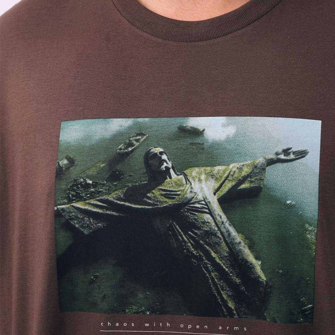 Camiseta Oversized MCD Cristo - Marrom | Netshoes