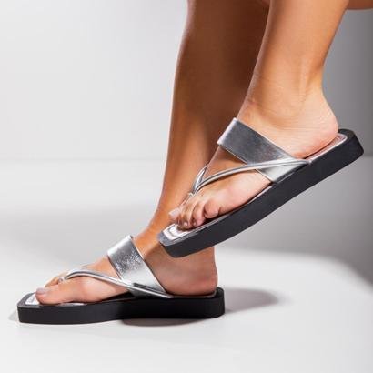 Chinelo Flatform Feminina Suzi - Prata | Netshoes