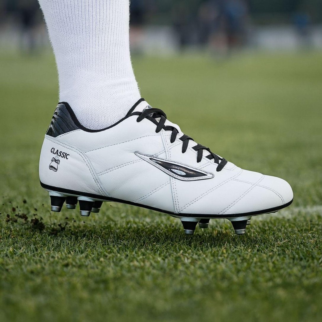 Chuteira Campo Travas De Alumínio Diavolo Premium Classic - Branco ...