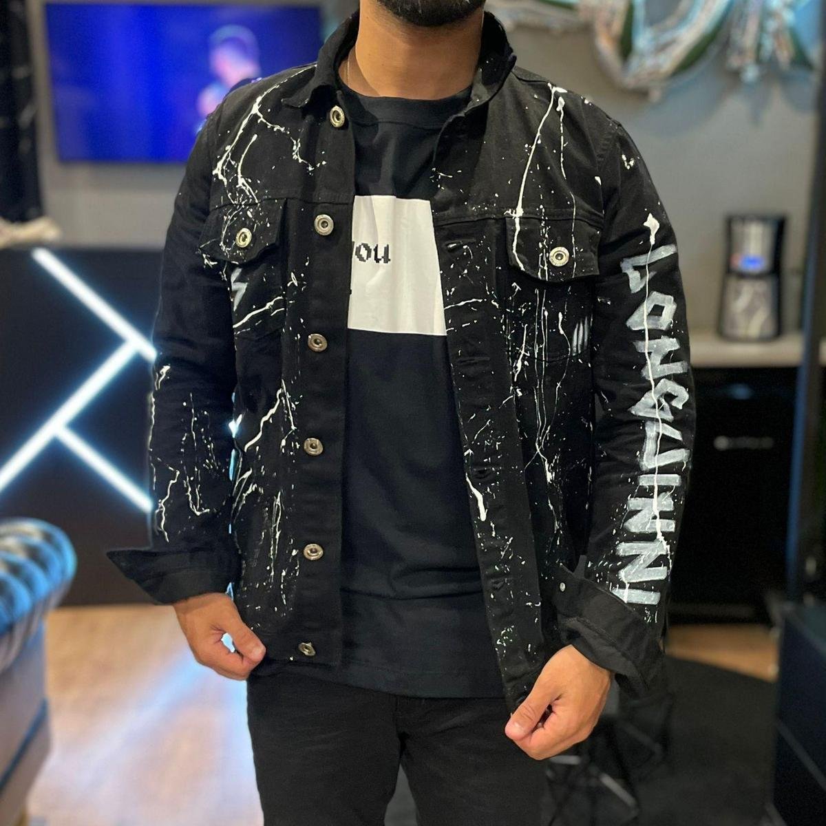 Jaqueta Longuinni Jeans Leão Destroyed Preta - Personalizada a Mão - Preto | Netshoes