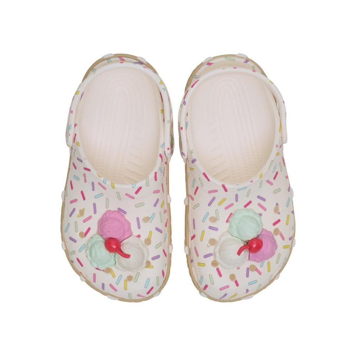 Sandália Crocs Classic Ice Cream Sundae Clog K Chalk - Creme | Netshoes