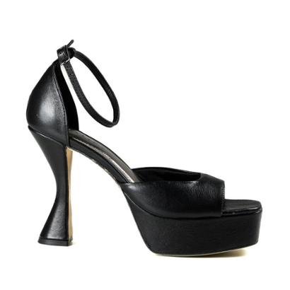 Sandália Feminina Salto Taça Lia Line - Preto | Netshoes