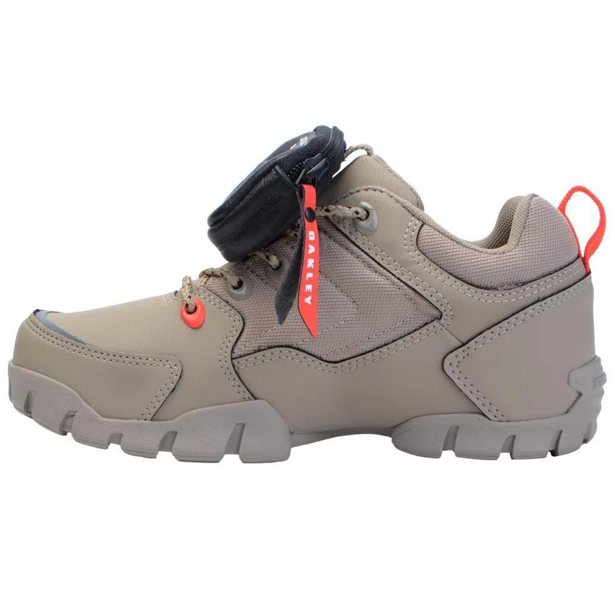 Tênis Oakley Halftrack Low II Urban Utility SM24 - Bege+Vermelho | Netshoes
